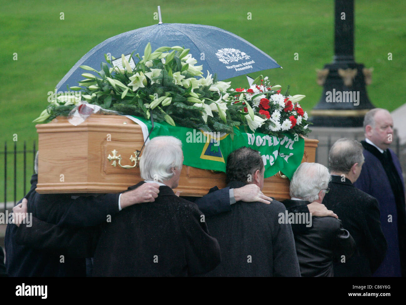 George Bests coffin borne by Derek Dougan, Gerry Armstrong and Billy ...