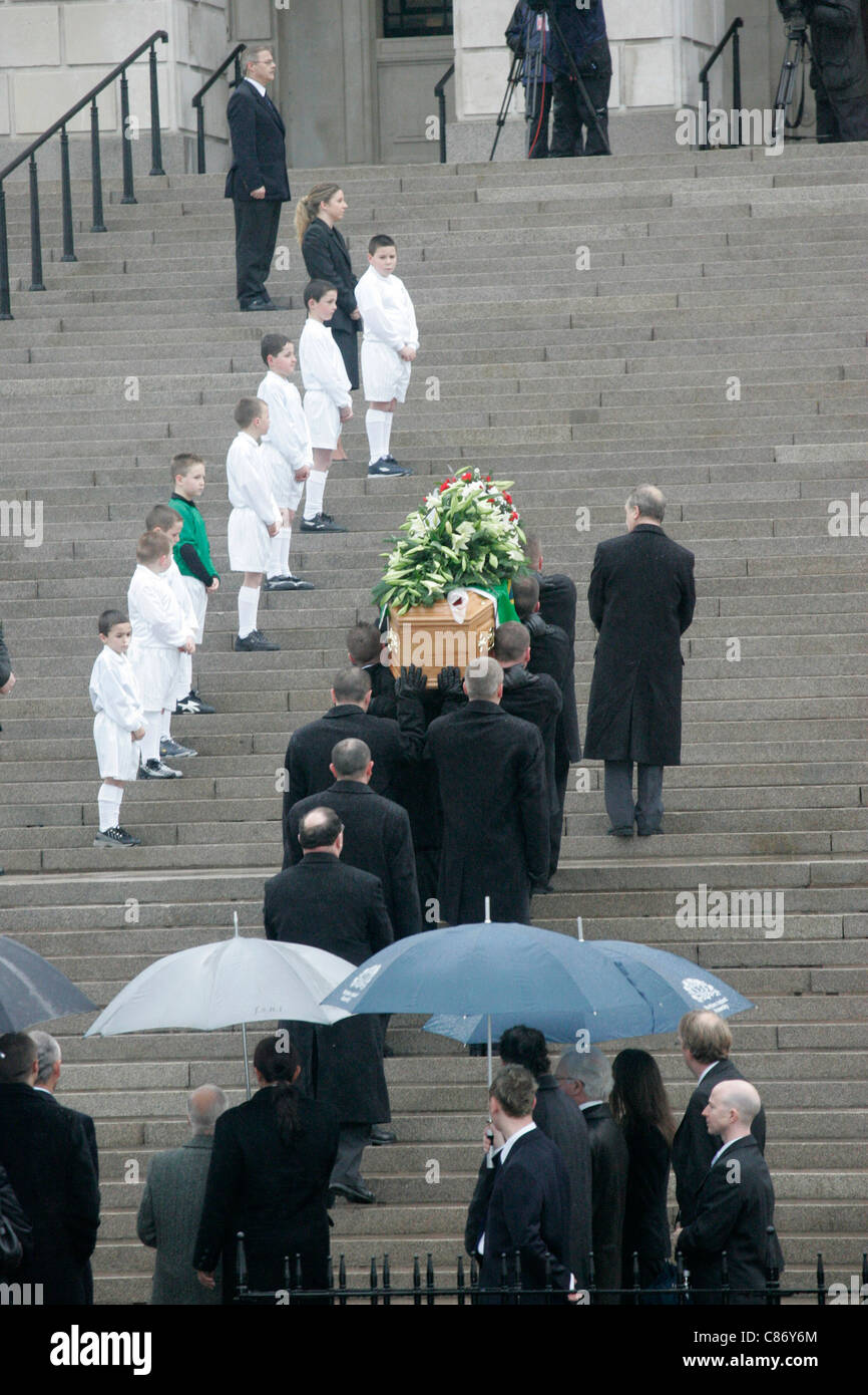 George Bests coffin is carried up the steps of Parliament Buildings ...