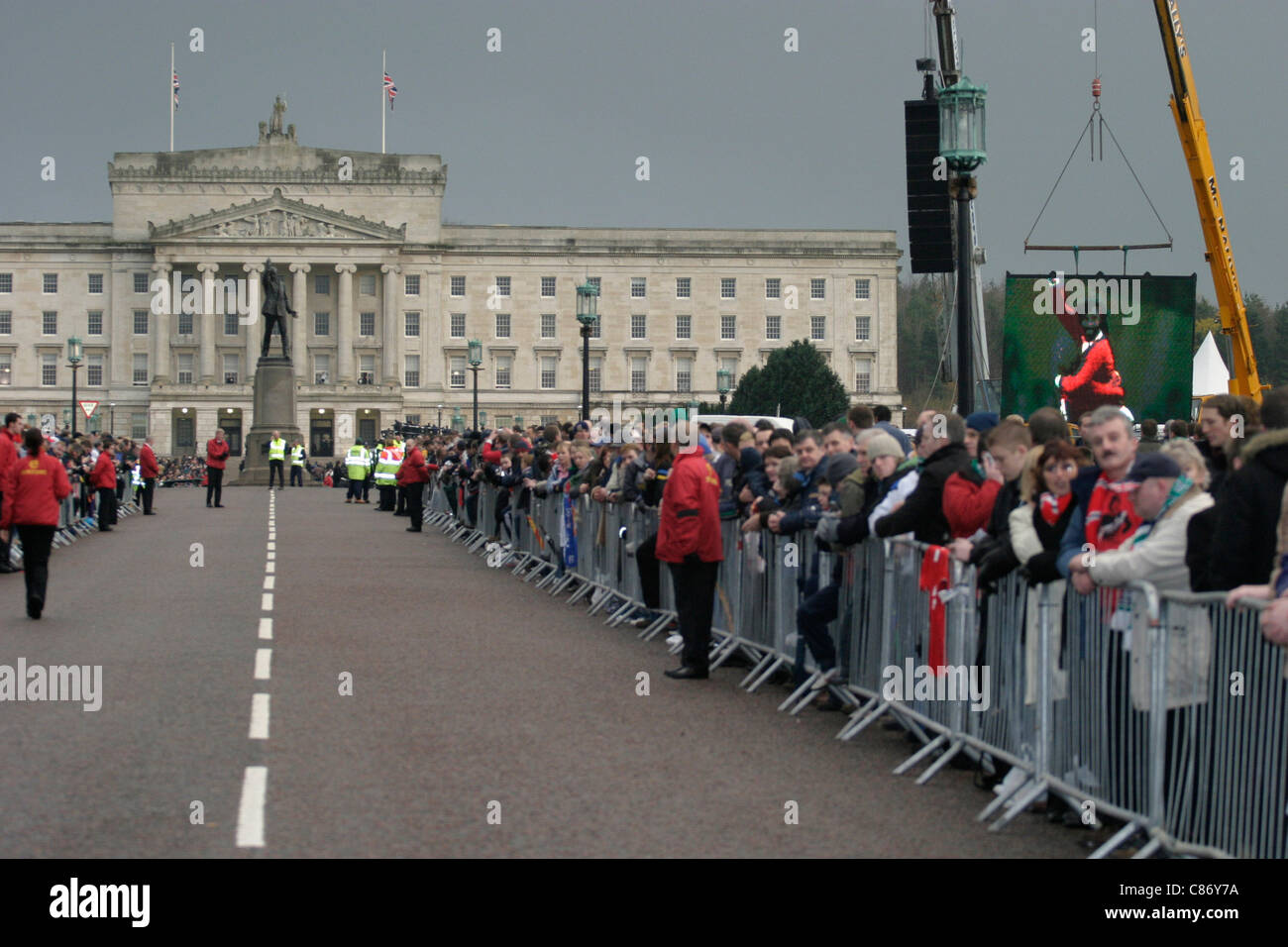 Mourners wait for the cortege at George Best's Funeral, Stormont ...