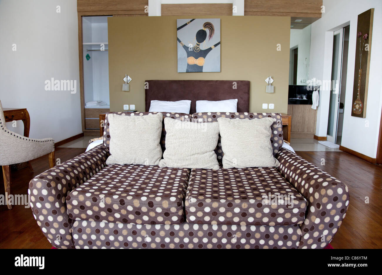 Bright luxurious hotel room Stock Photo - Alamy