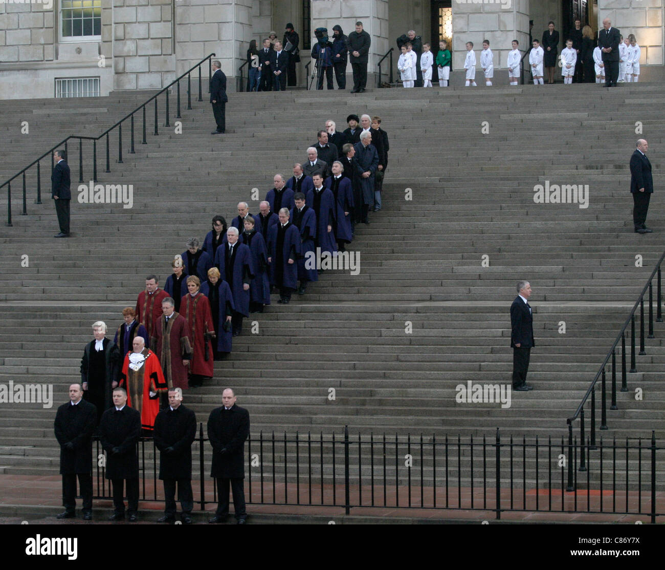 Preparations to recieve George Bests coffin at Parliament buildings ...