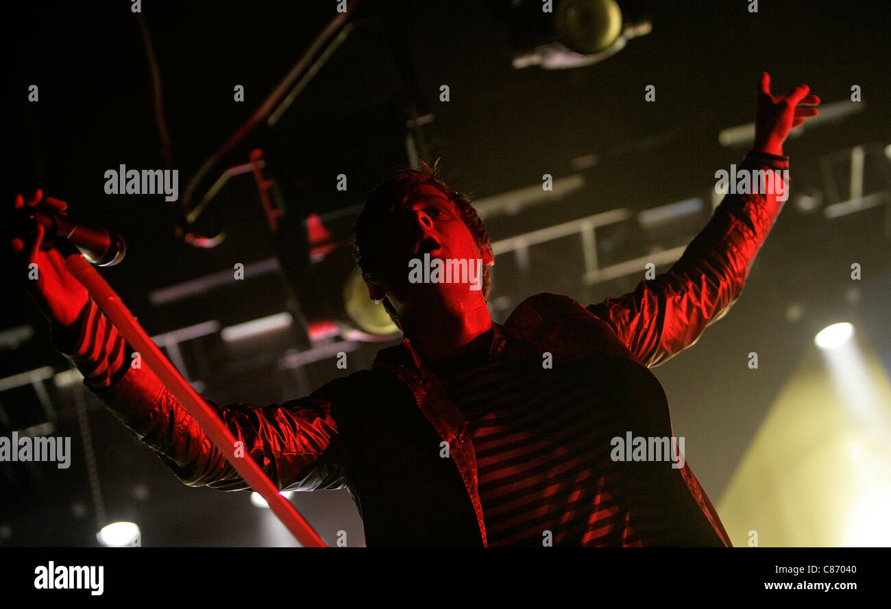 Keane lead singer tom chaplin hi-res stock photography and images - Alamy
