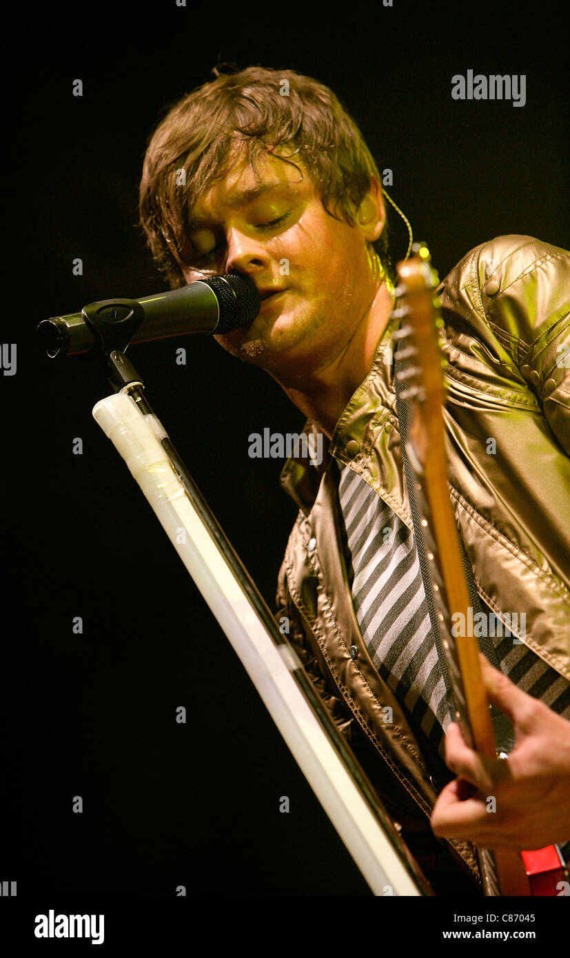 Keane lead singer tom chaplin hi-res stock photography and images - Alamy