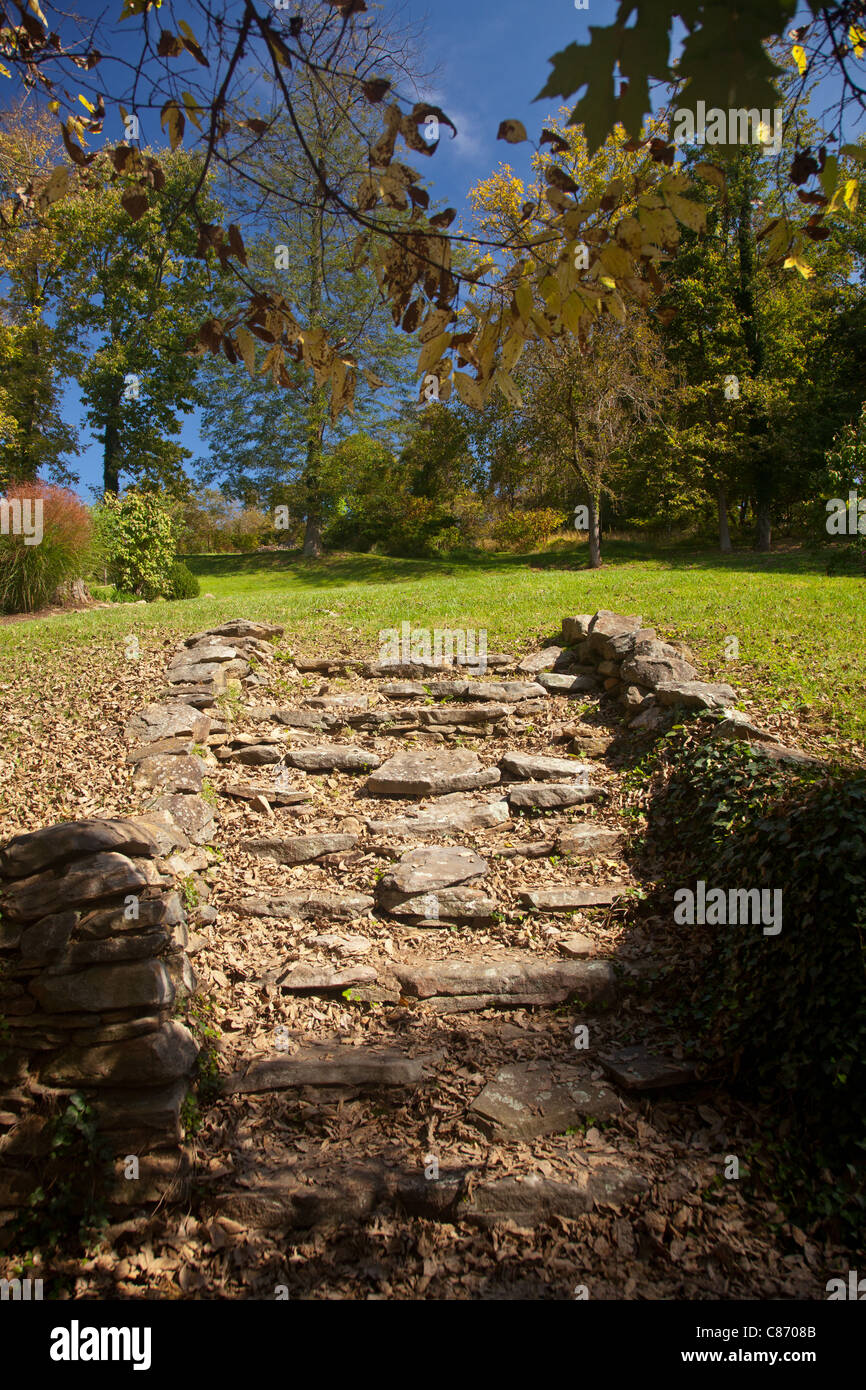 Garden stone steps hi-res stock photography and images - Alamy