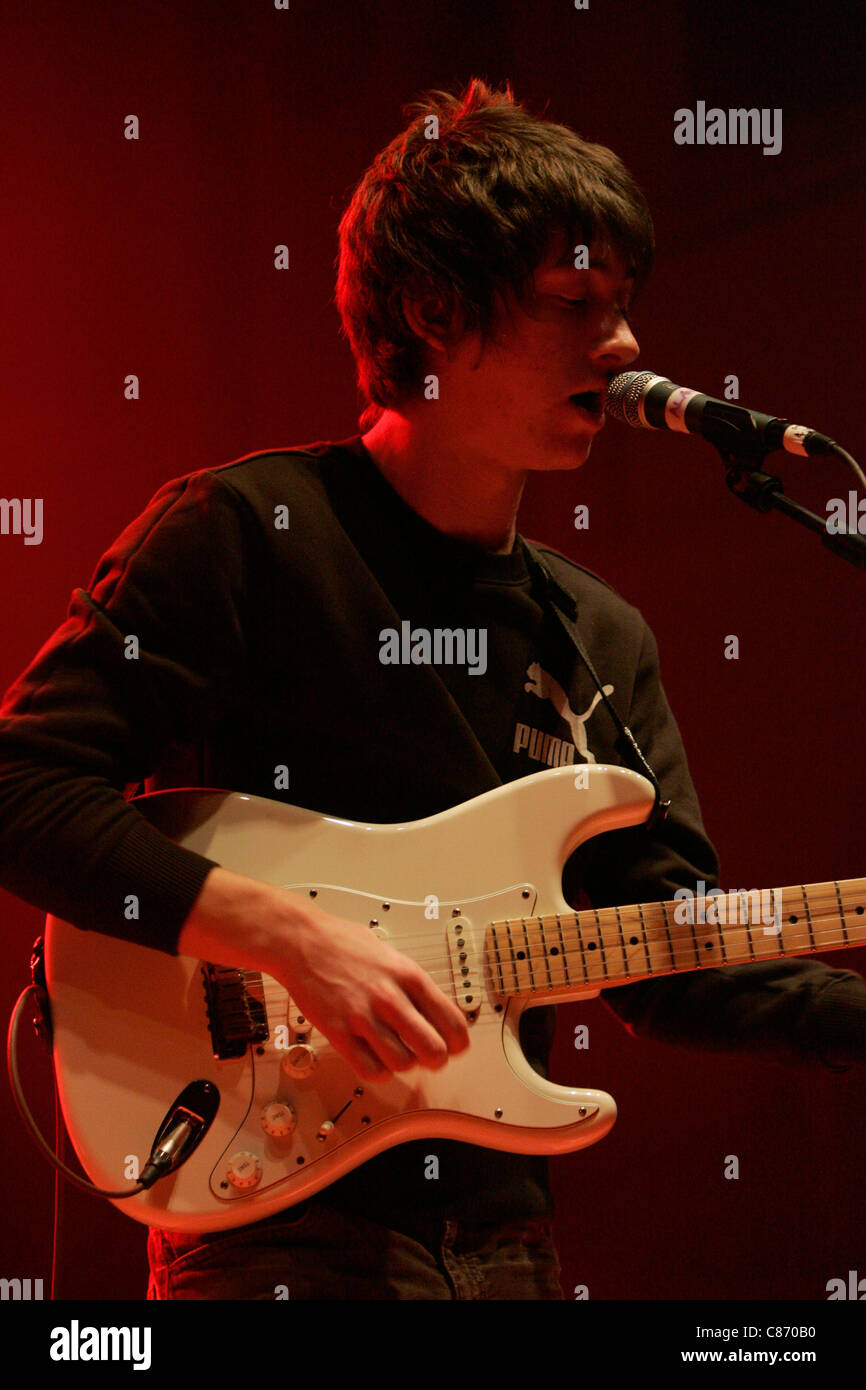 Singer alex turner hi-res stock photography and images - Alamy