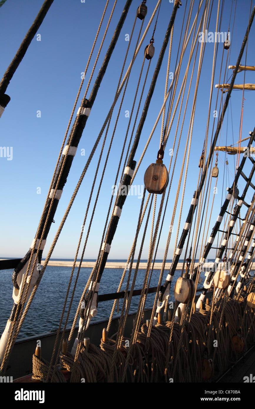 Old Ship tackles on the frigate Stock Photo - Alamy