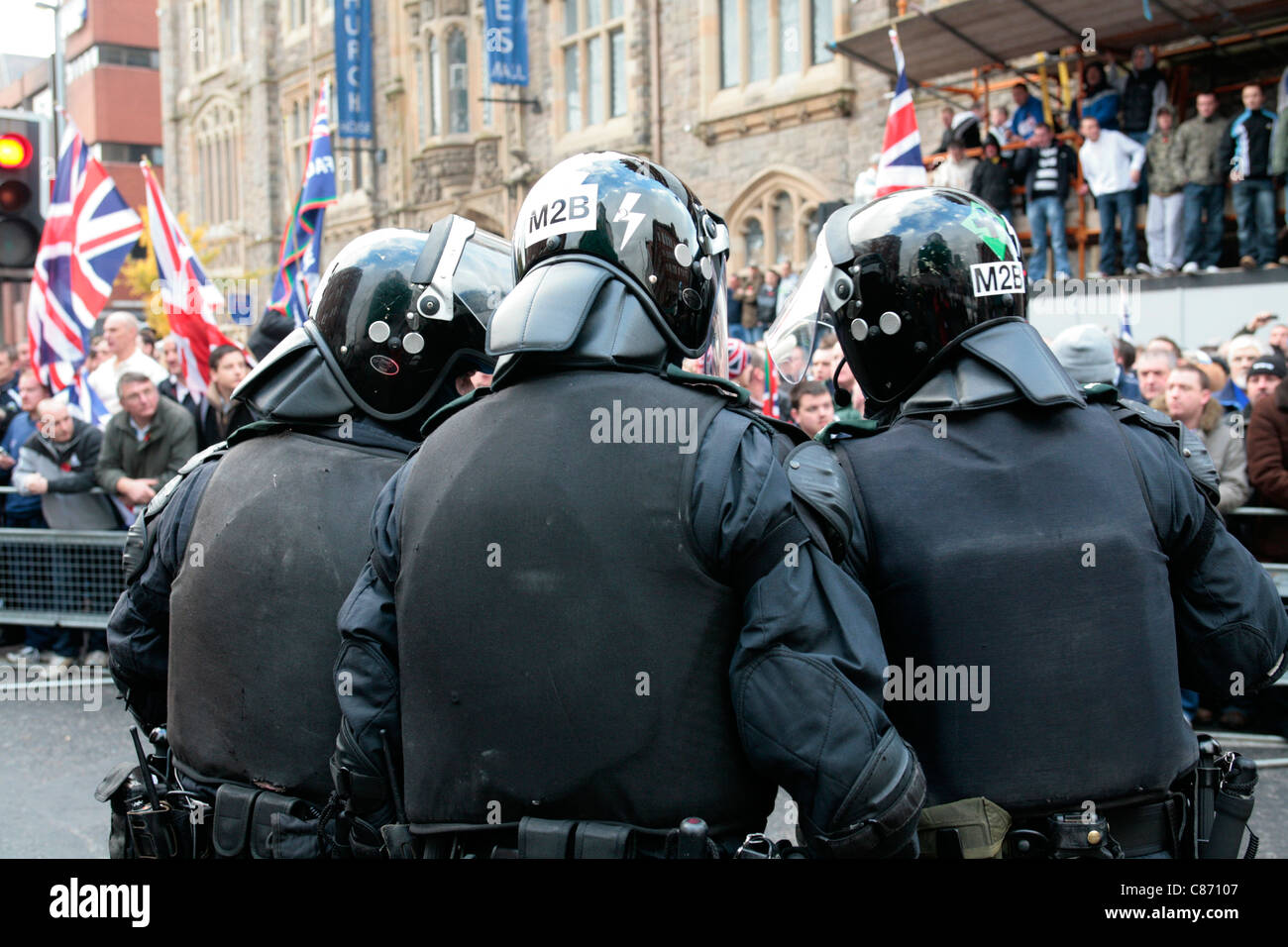 Group of PSNI (Police Service of Northern Ireland) riot police officers ...