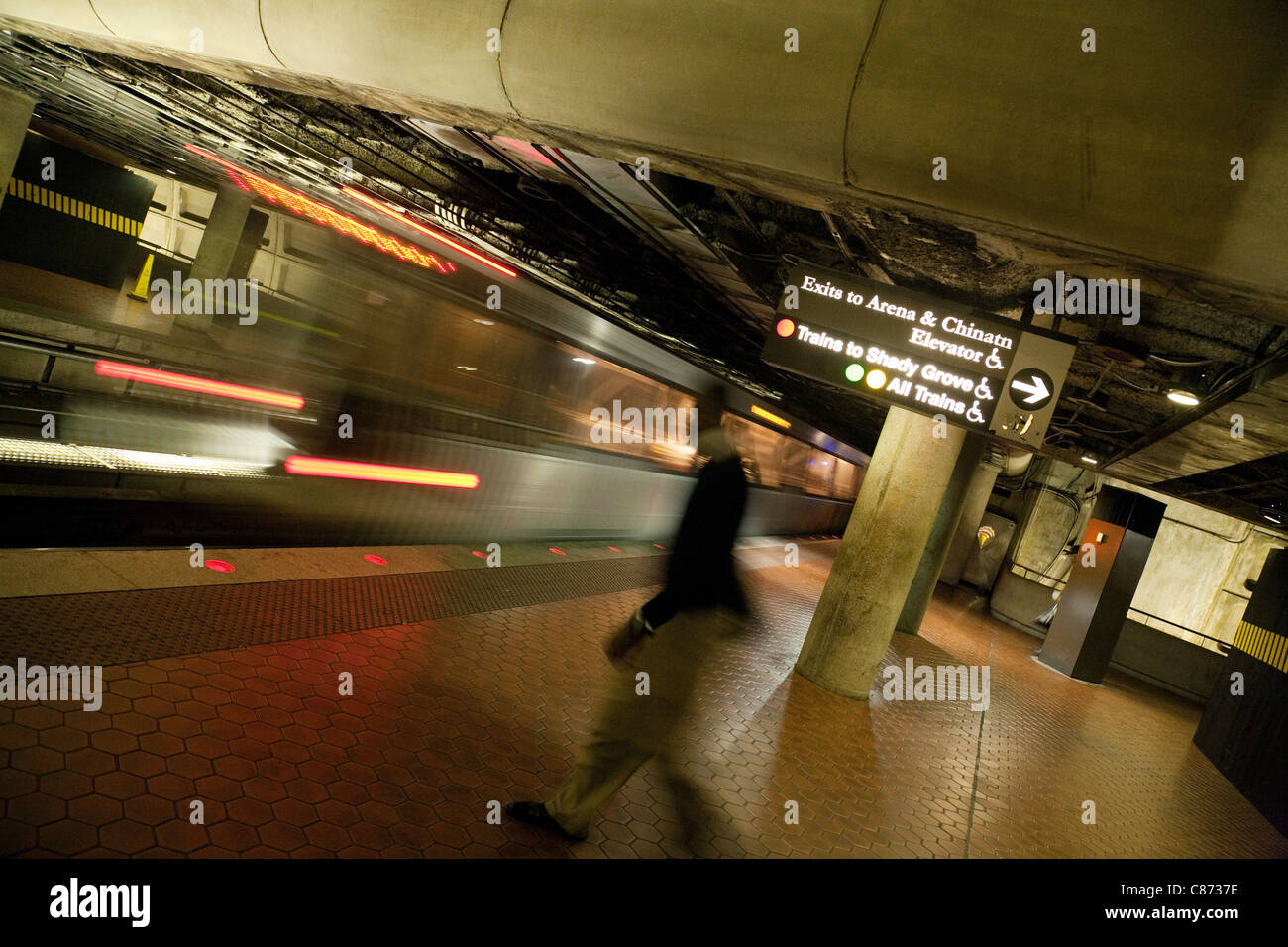 Passenger on the platform, Washington DC city metro subway USA Stock ...