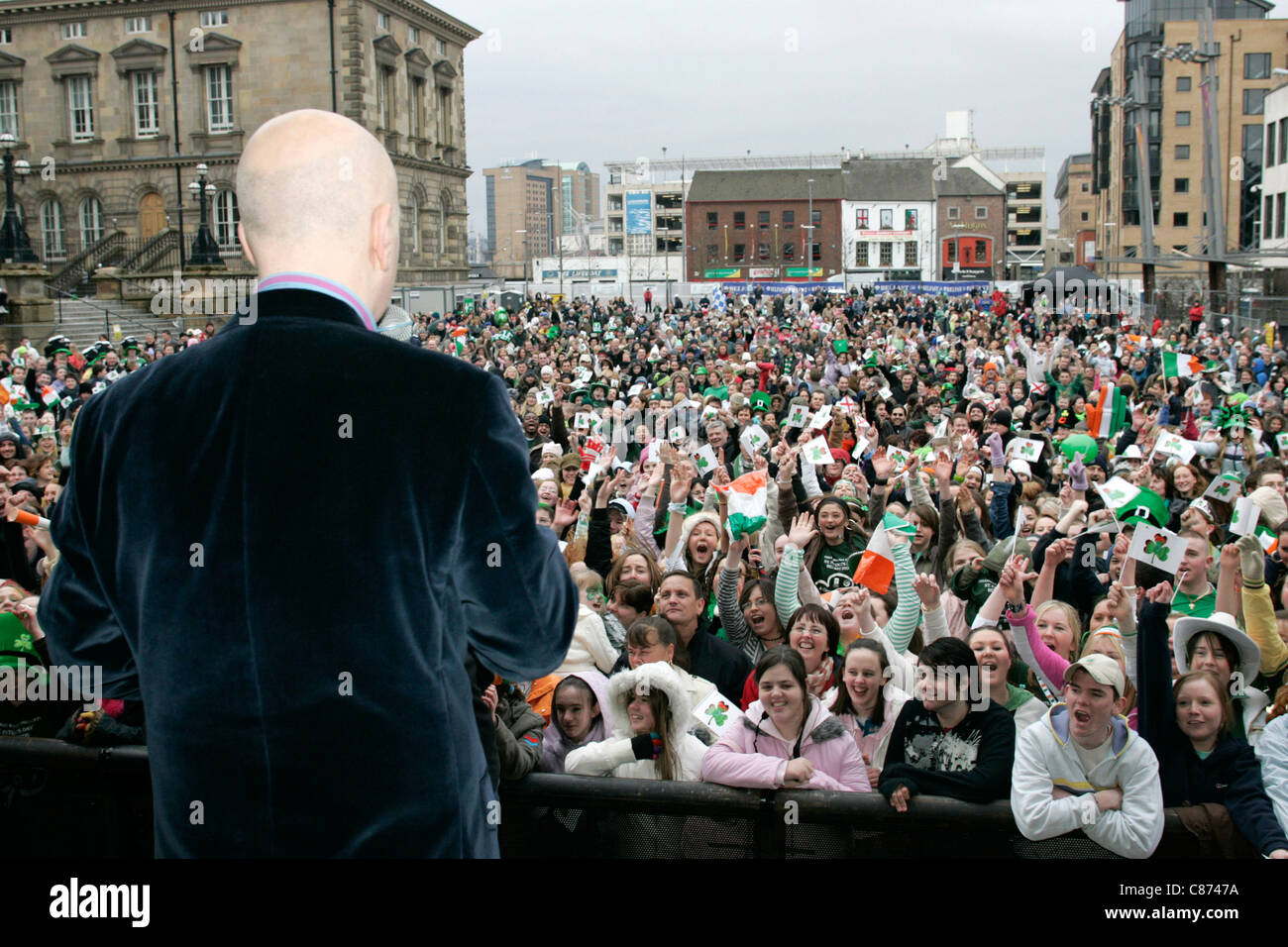 Crowd concert in custom house hi-res stock photography and images - Alamy