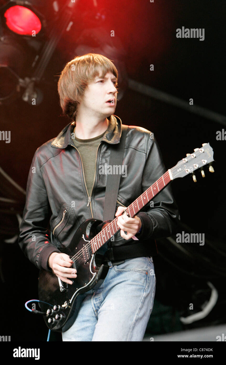 Dave Best (Bass) of The Pigeon Detectives Tennents Vital 06 Belfast ...