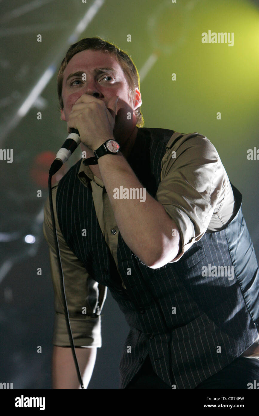 Ricky Wilson (lead vocals) of the Kaiser Chiefs Tennents Vital 06 ...