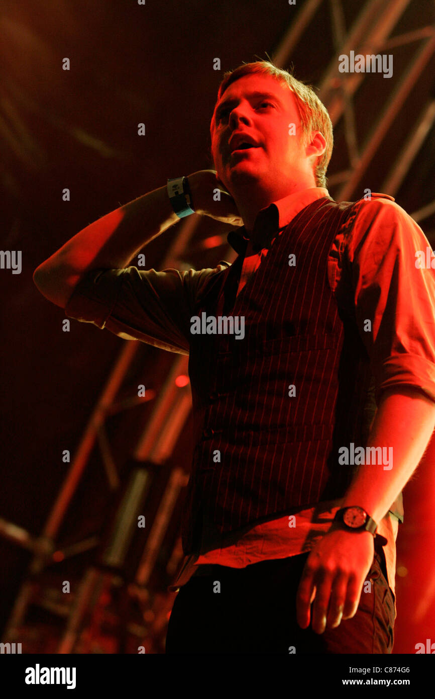 Ricky Wilson (lead vocals) of the Kaiser Chiefs Tennents Vital 06 ...