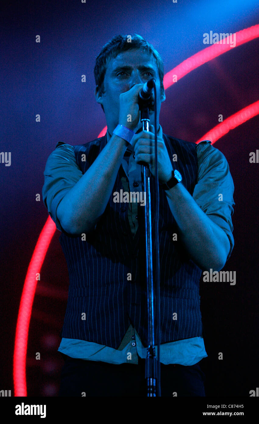 Lead singer of the kaiser chiefs hi-res stock photography and images ...