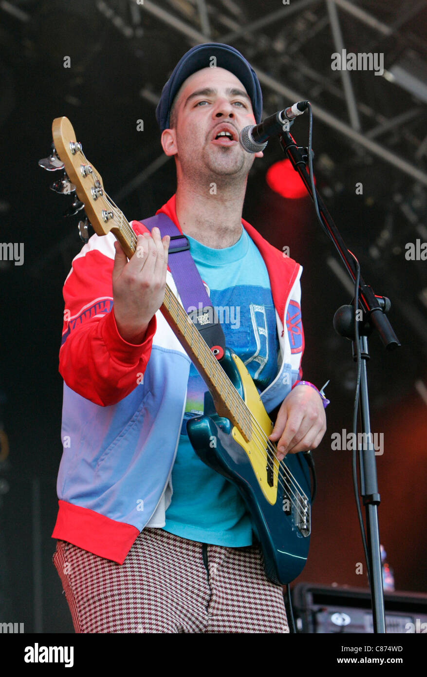 Benjamin Loose (Bass) of Republic of Loose at Tennents Vital 06 Belfast ...