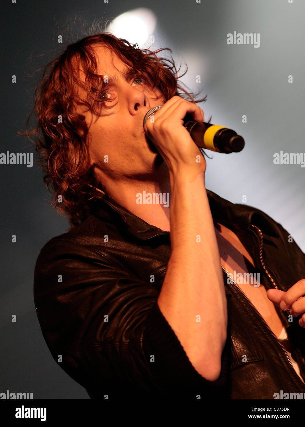 Singing johnny borrell of razorlight hi-res stock photography and ...