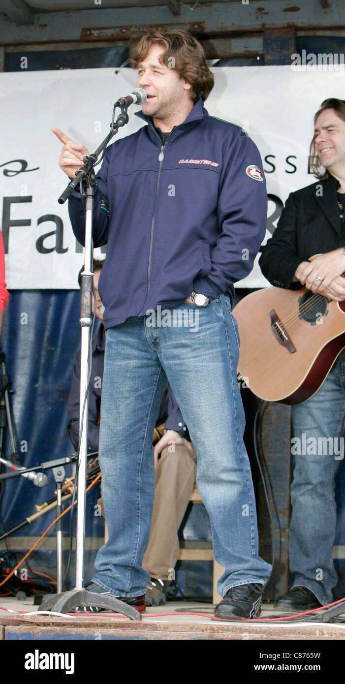 Russell Crowe speaking at Richard Harris statue dedication in Kilkee ...