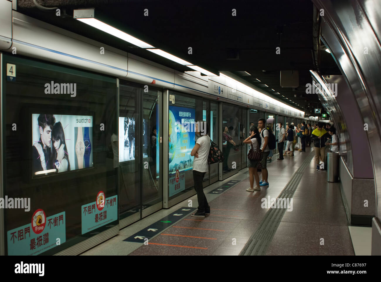 Mtr trains hi-res stock photography and images - Alamy