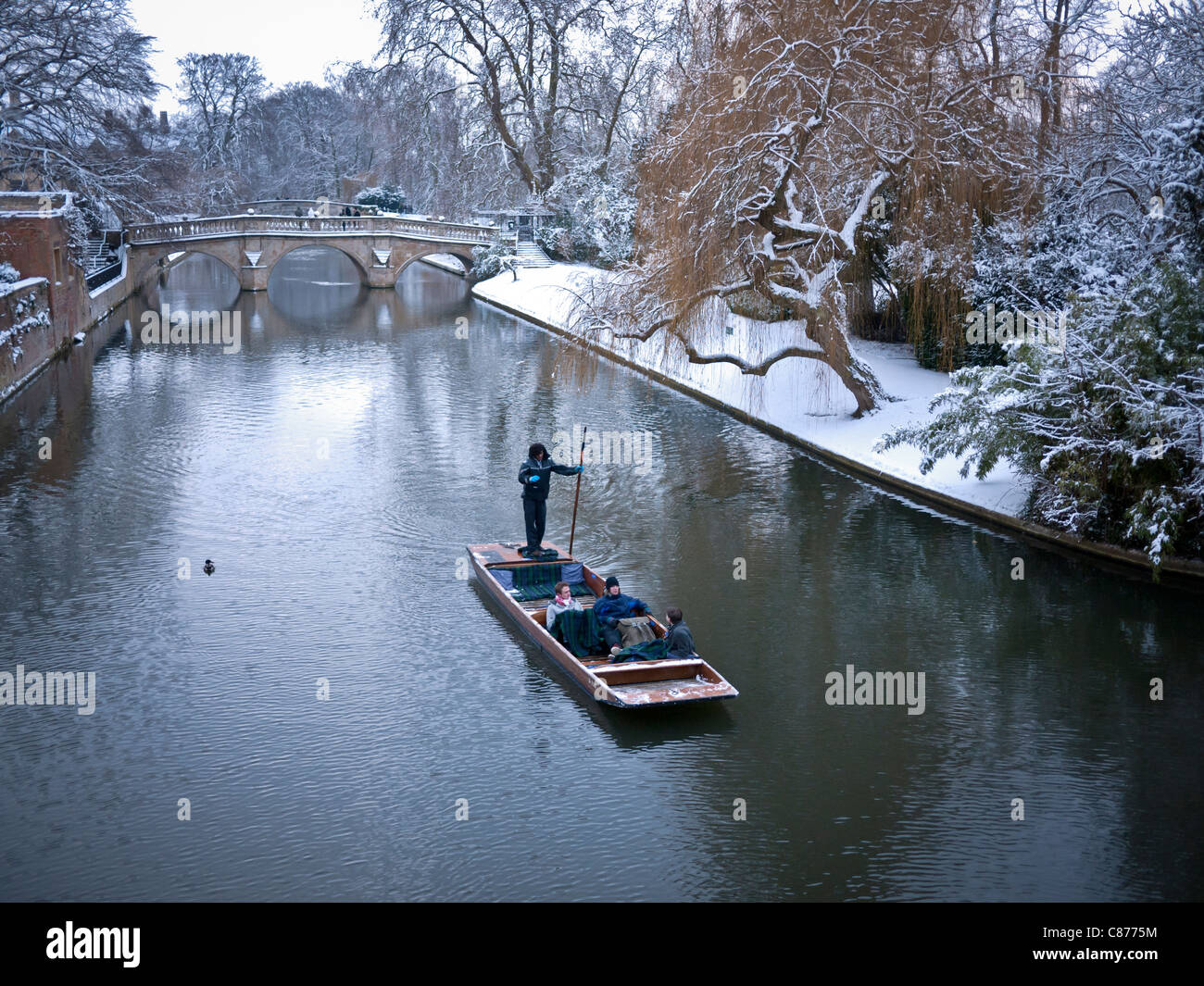 Punting on the River Cam at the Backs Cambridge on a snowy and frozen ...