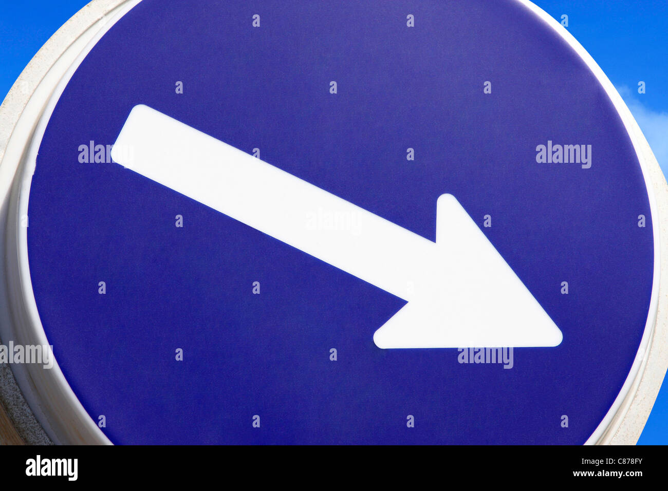 Traffic sign arrow pointing down hi-res stock photography and images ...