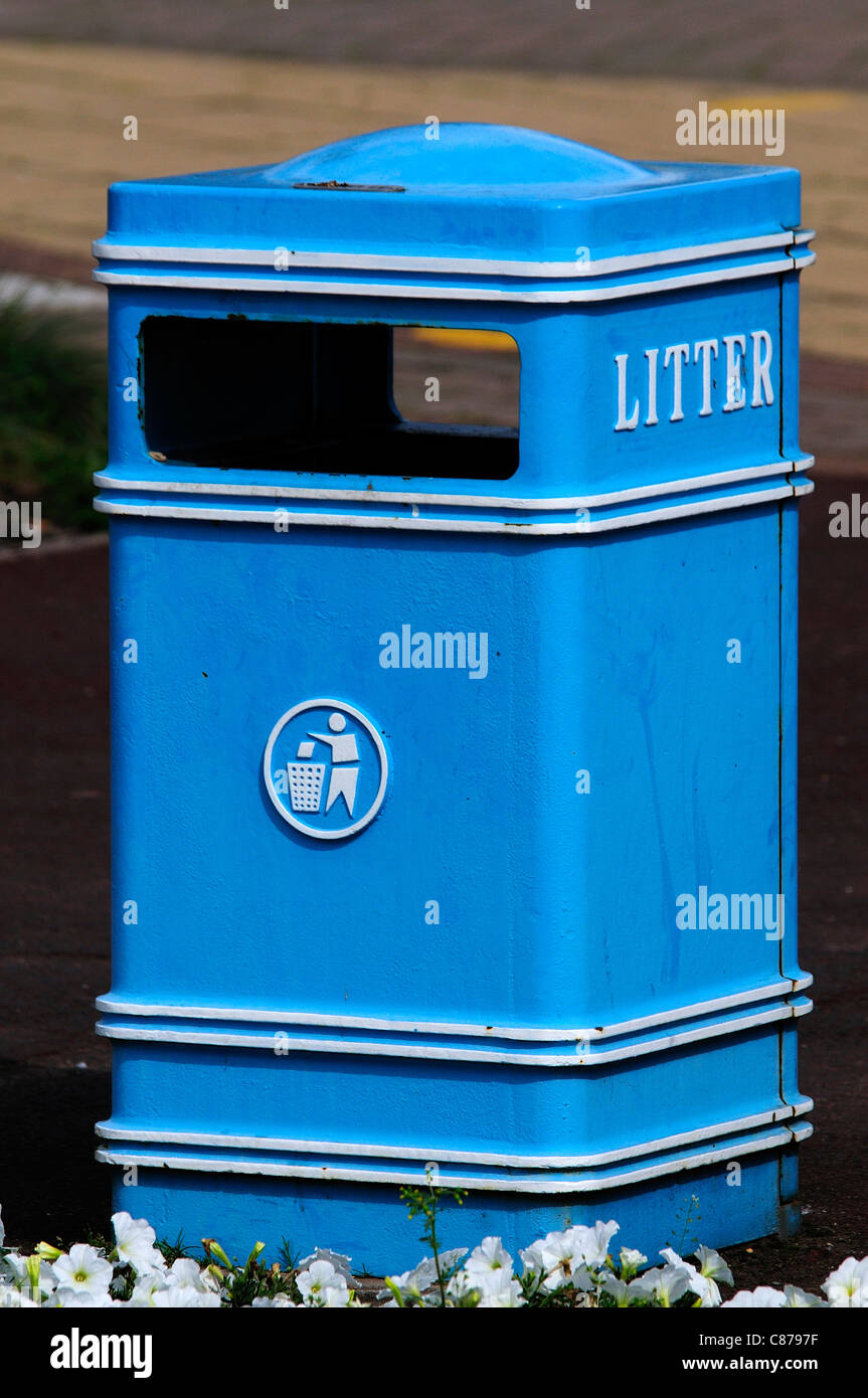 Smart bin hi-res stock photography and images - Alamy