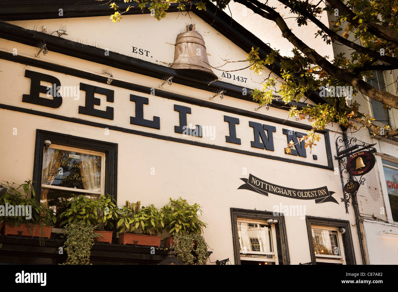 Old english inns hi-res stock photography and images - Alamy