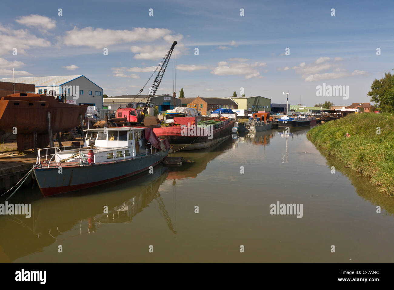 Ship repairing yard hi-res stock photography and images - Alamy