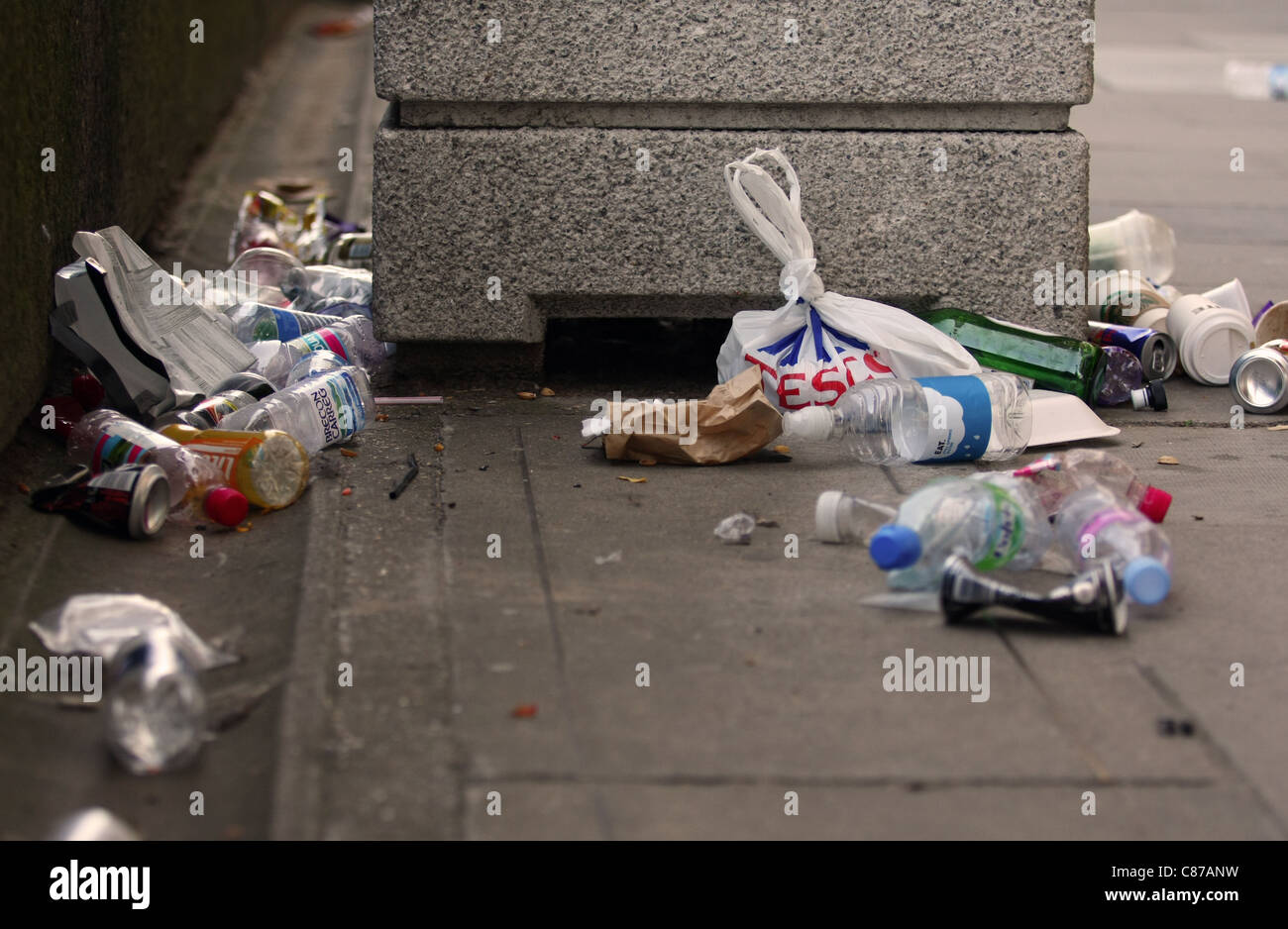 litter strewn on the ground around the base of a litter bin Stock Photo ...