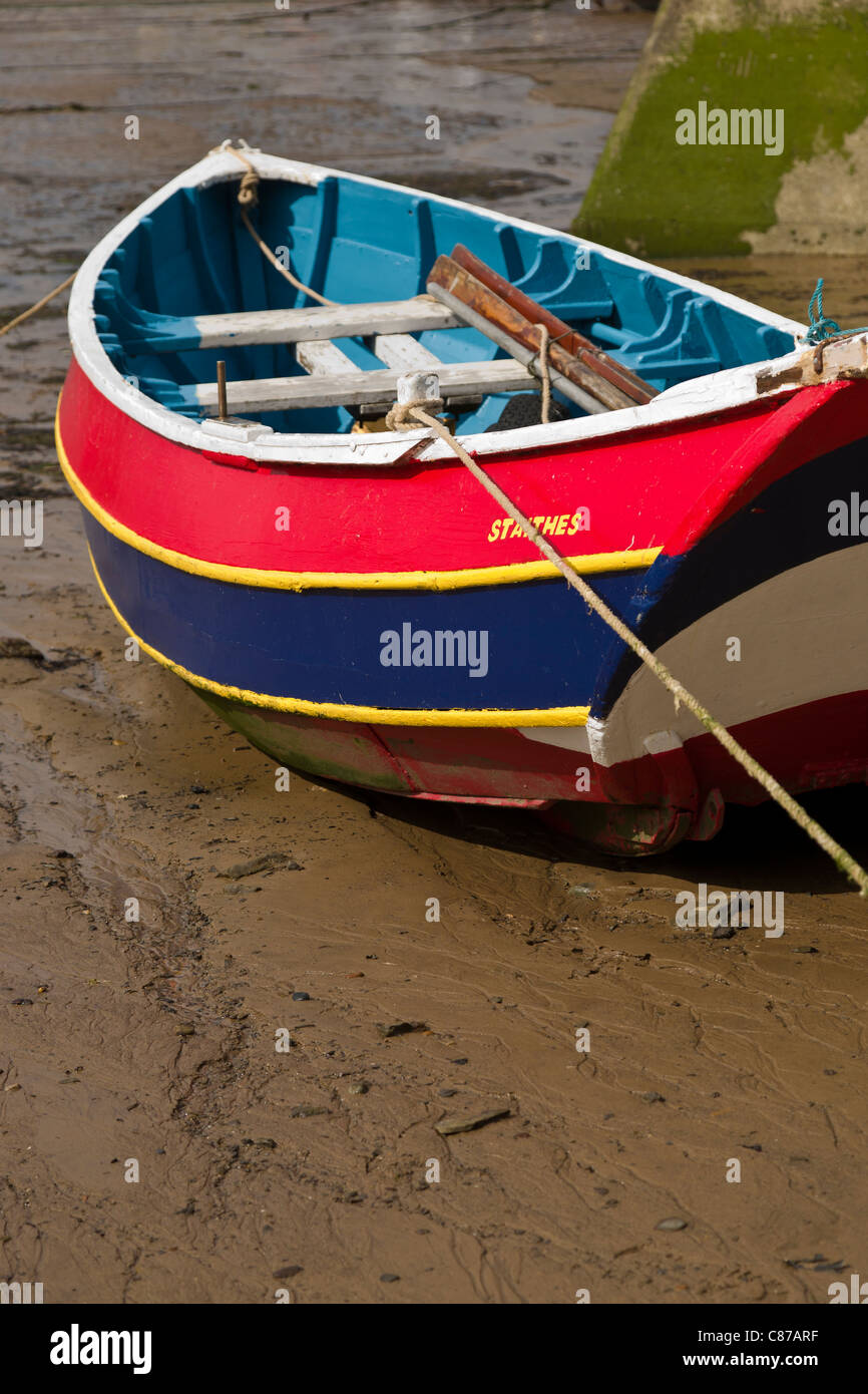 Beached cobble fishing boat, Staithes, North Yorkshire Stock Photo - Alamy