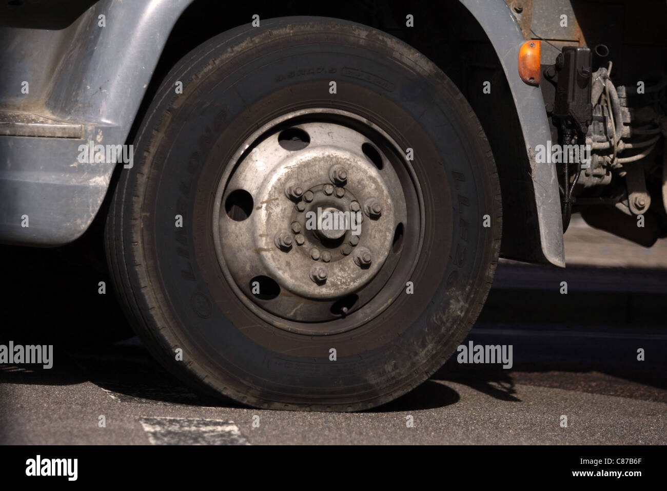 Hgv Wheel Stock Photos & Hgv Wheel Stock Images - Alamy