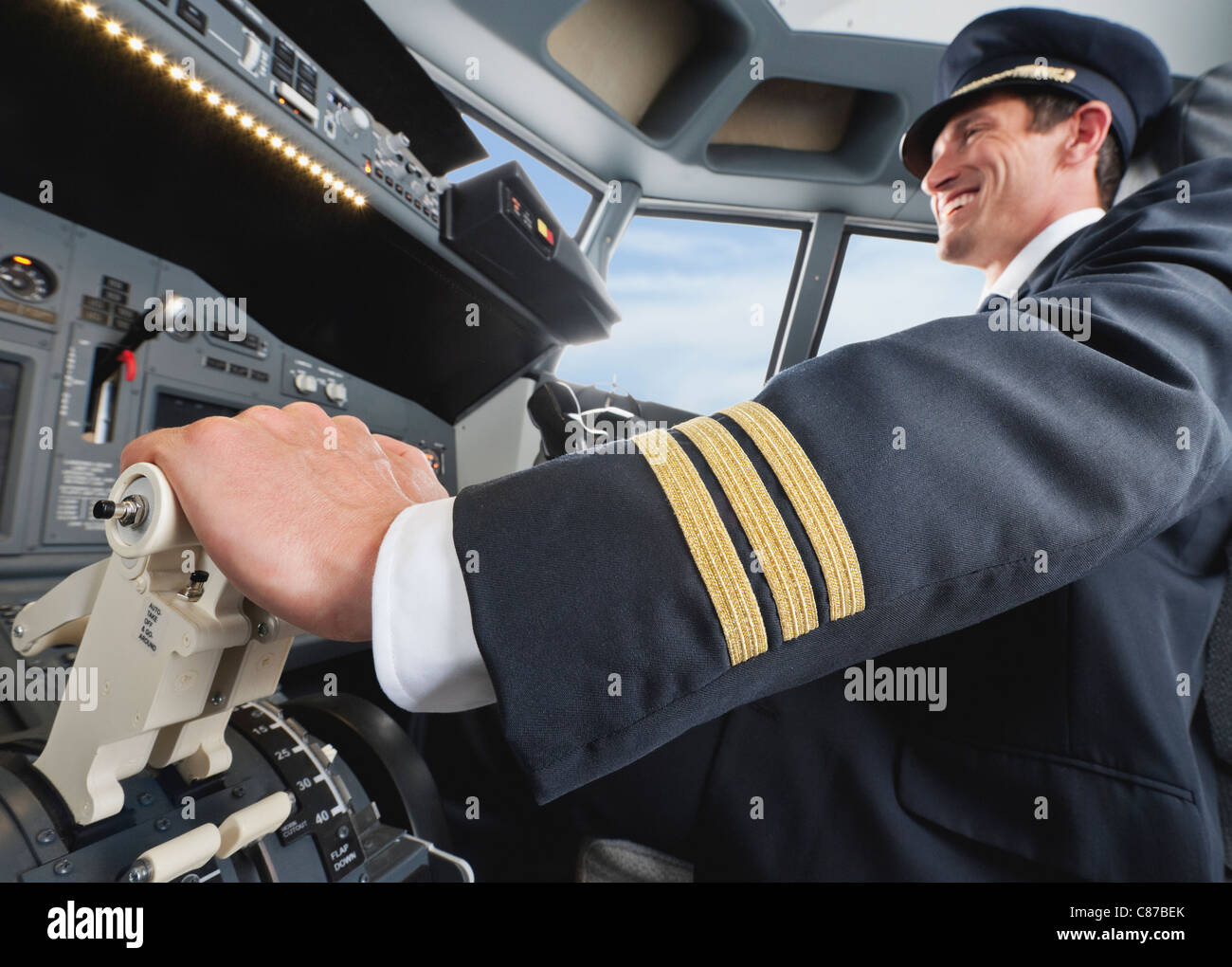 Aeroplane cockpit pilot hi-res stock photography and images - Alamy