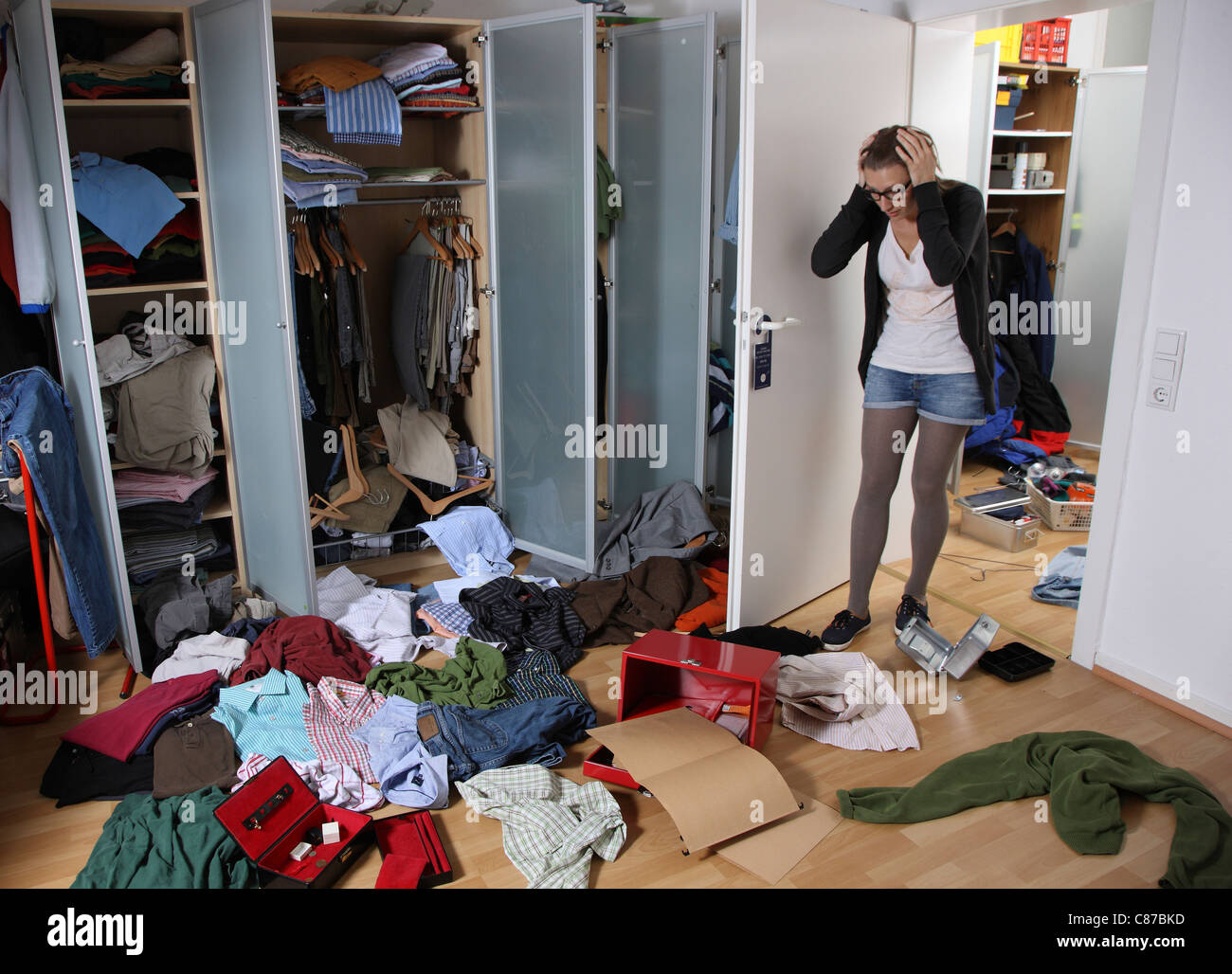 Burglary house female hi-res stock photography and images - Alamy