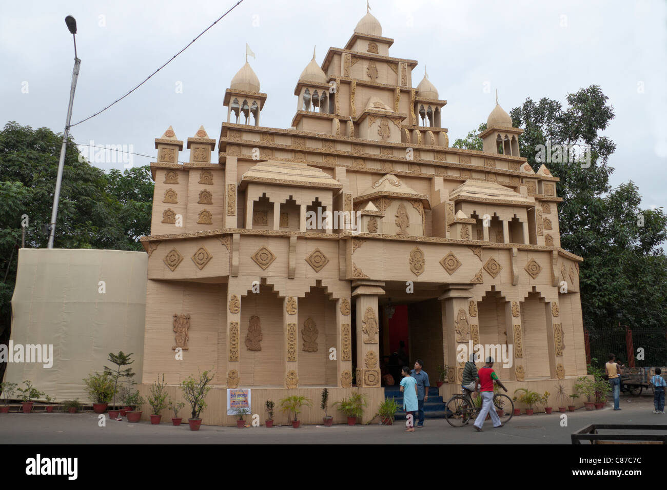 Durga puja pandal hi-res stock photography and images - Alamy