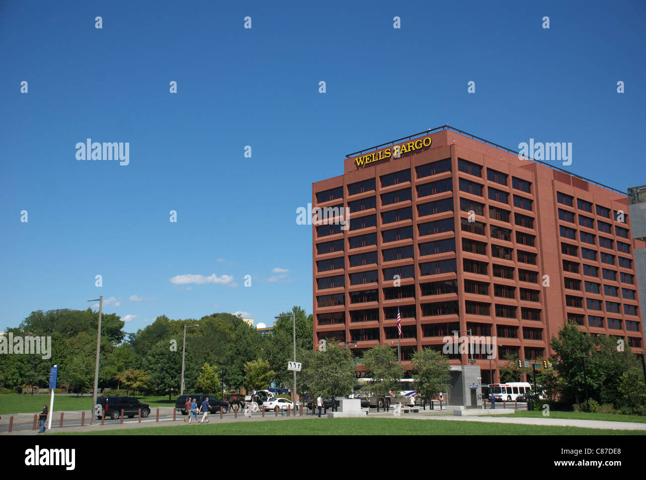 Wells fargo building hi-res stock photography and images - Alamy