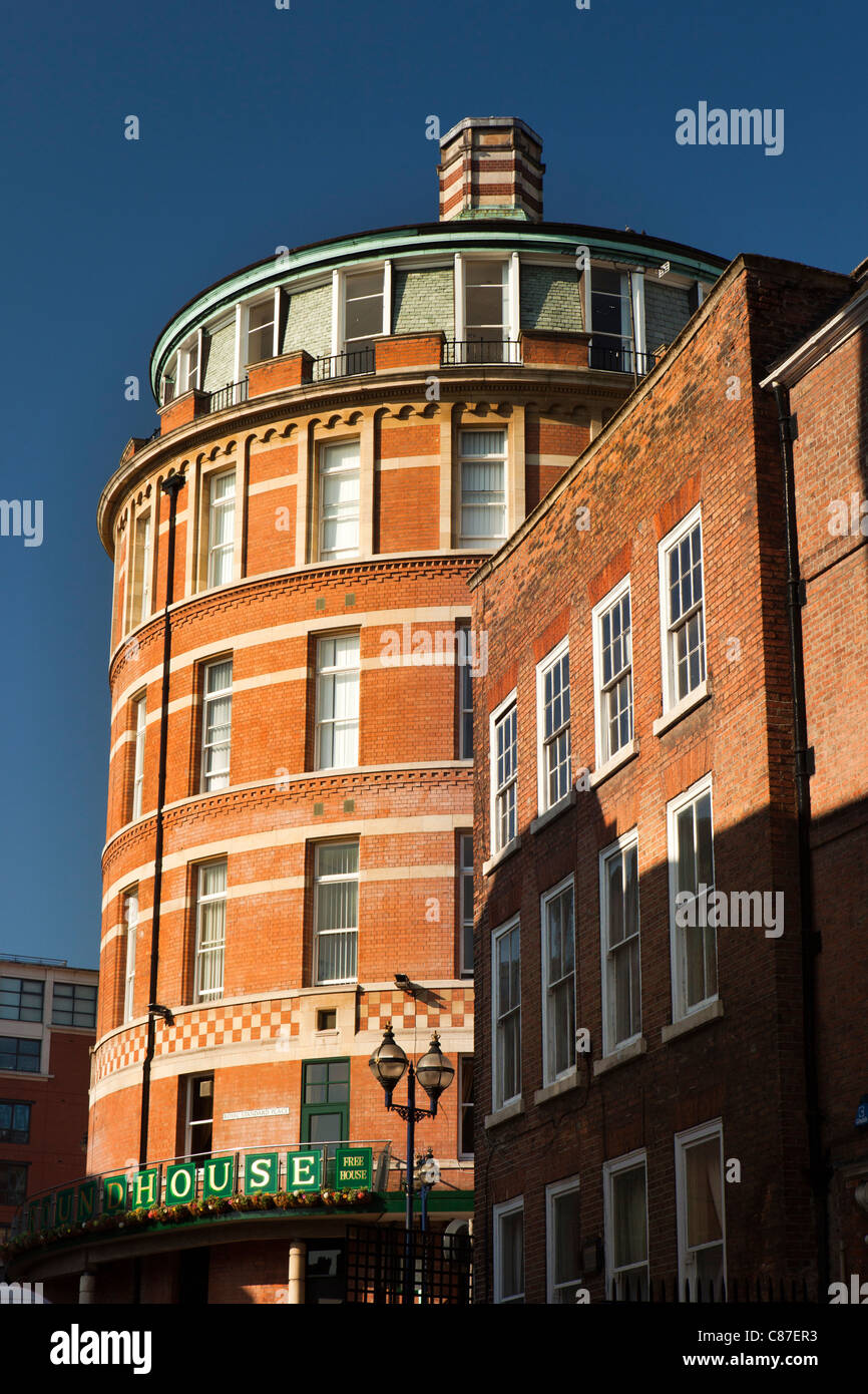 St james bar hi-res stock photography and images - Alamy