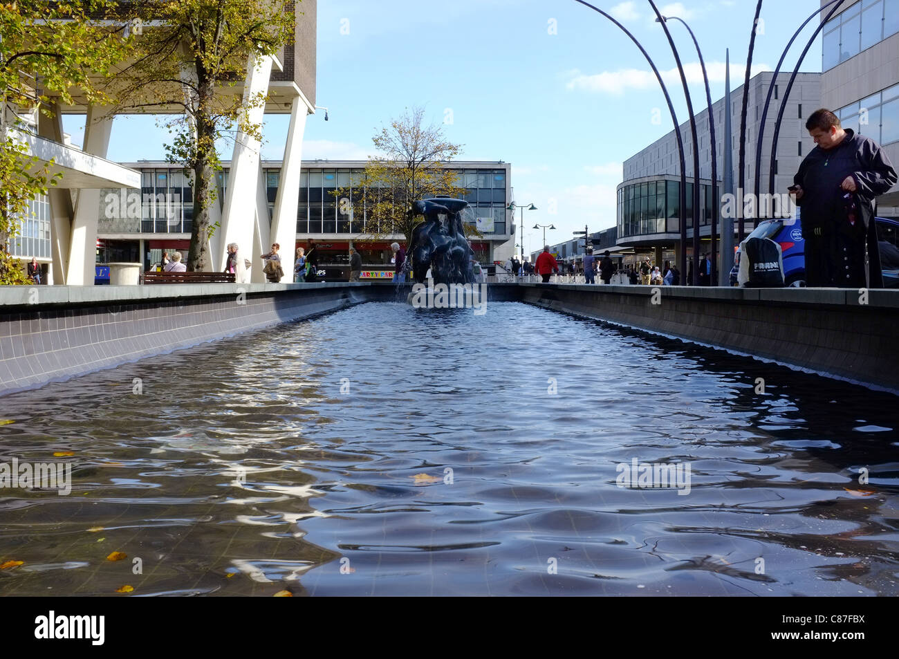 The Mother and Child fountain sculpture in Basildon Town Centre ...