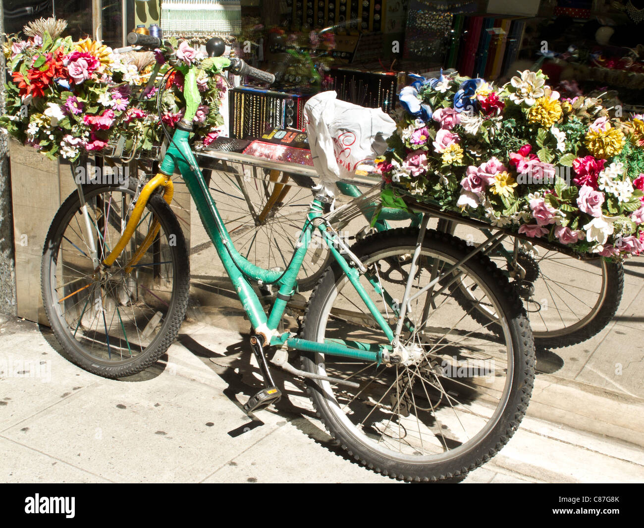 Cycle bike flower display hi-res stock photography and images - Alamy