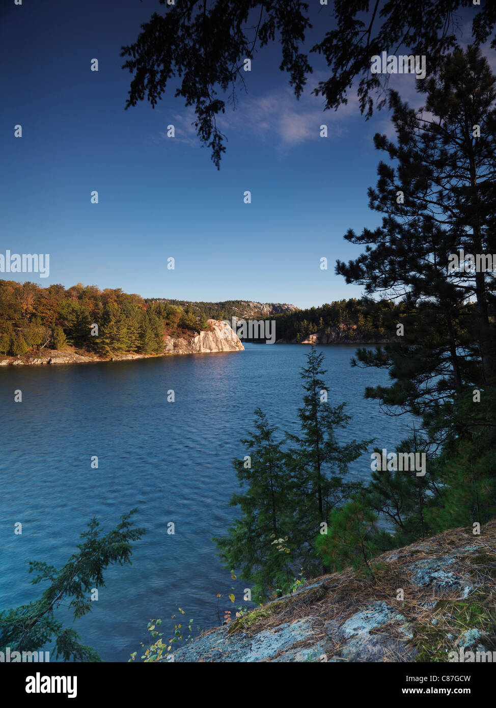 Beautiful fall nature scenery of lake George during sunrise. Killarney ...