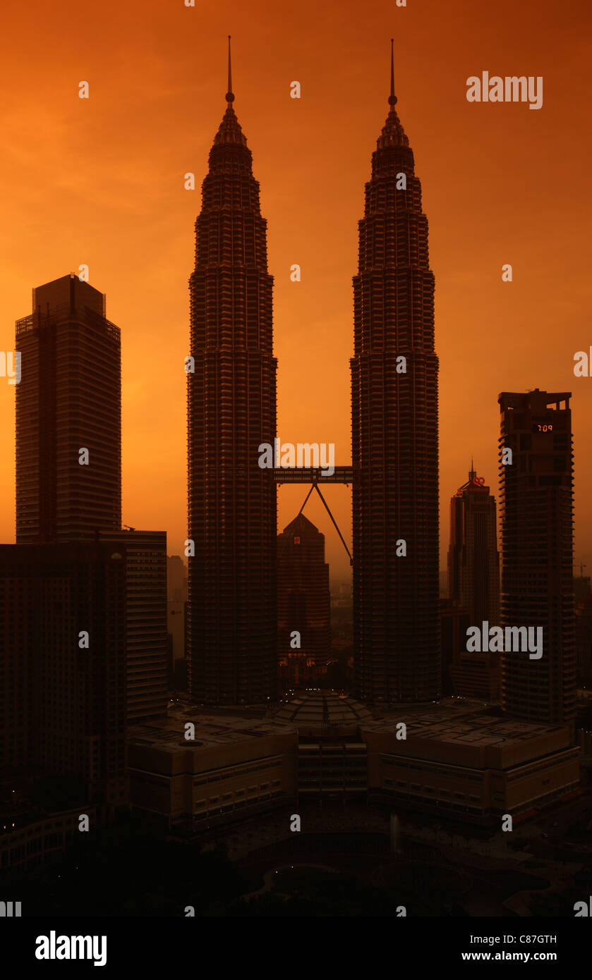 Menara Petronas towers, Kuala Lumpur, Malaysia Stock Photo - Alamy