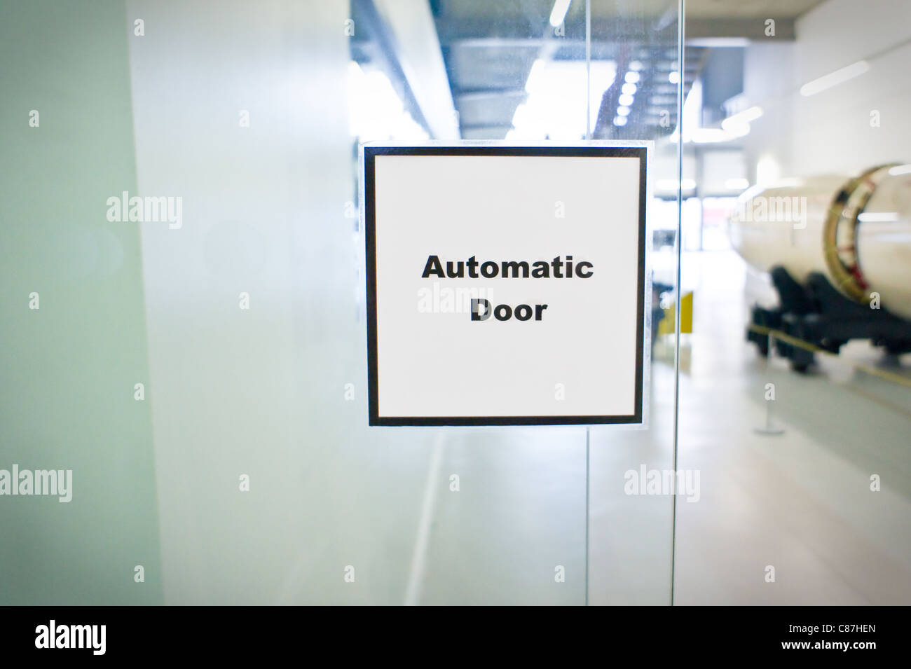 Automatic door sign Stock Photo - Alamy