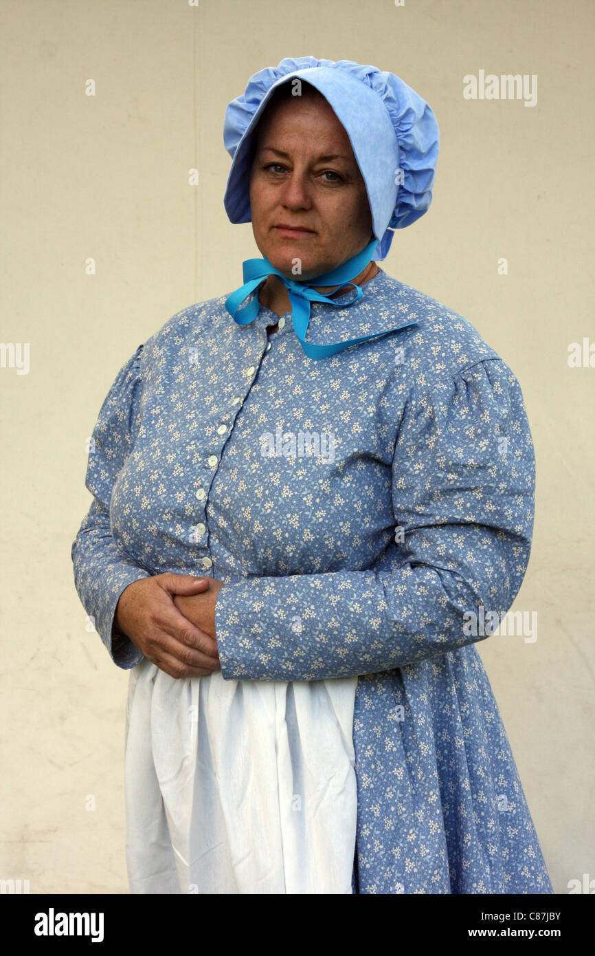 Pioneer Woman Bonnet