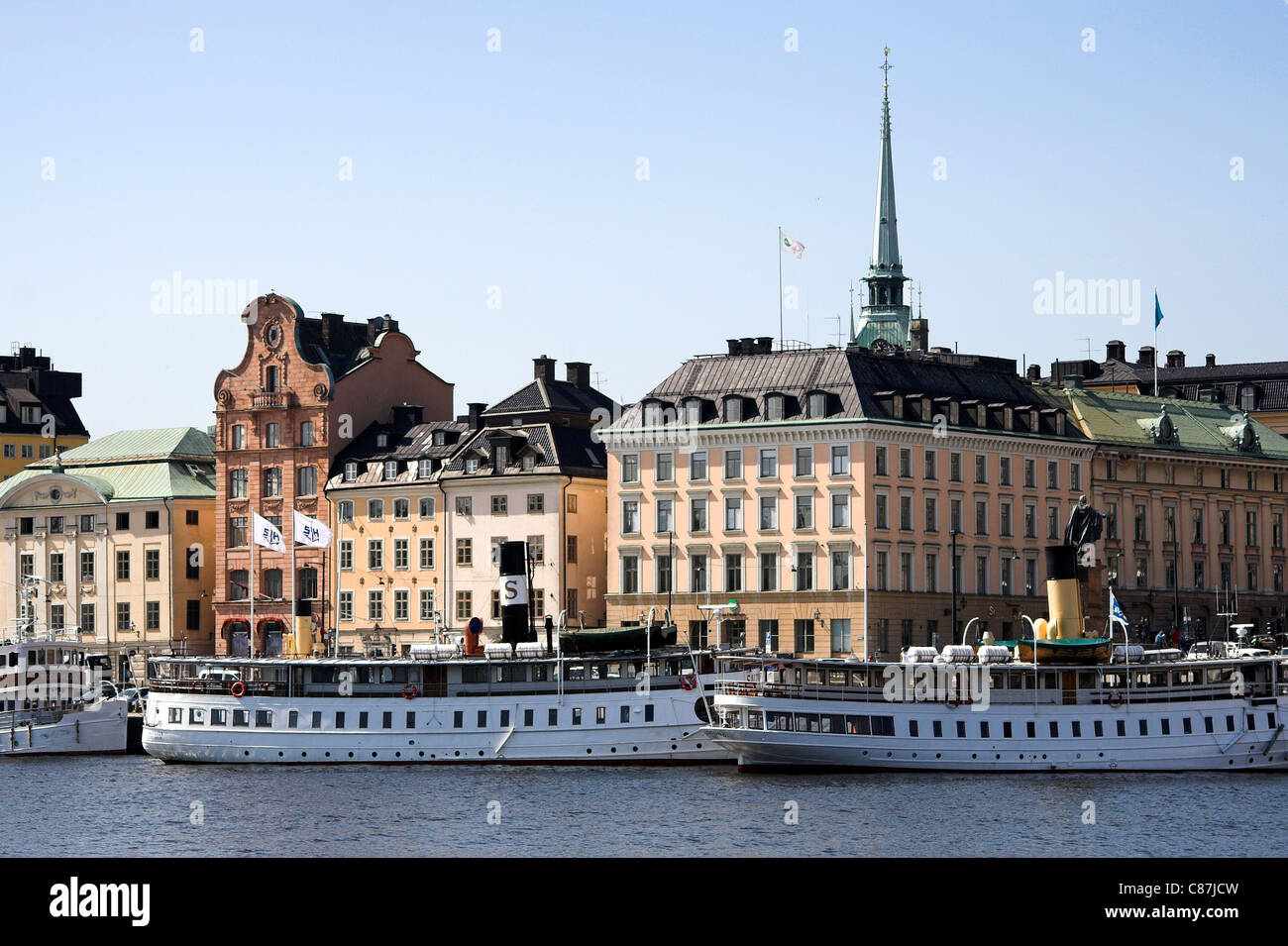 Pleasure boats moored in the Gamla stan, Old Town, waterfront ...