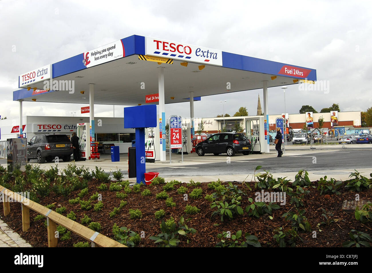 Tesco garage hi-res stock photography and images - Alamy