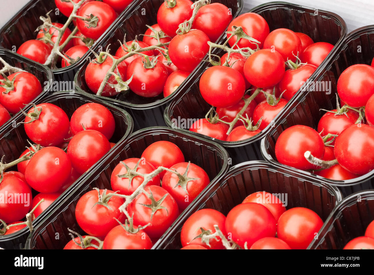 Punnets of cherry tomatoes in a market Stock Photo - Alamy