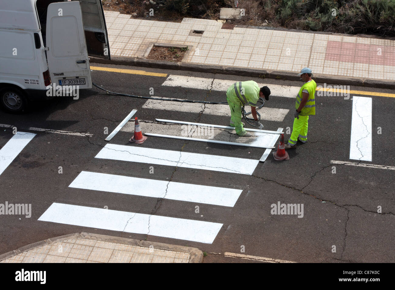 Road markings marking pedestrian hi-res stock photography and images ...