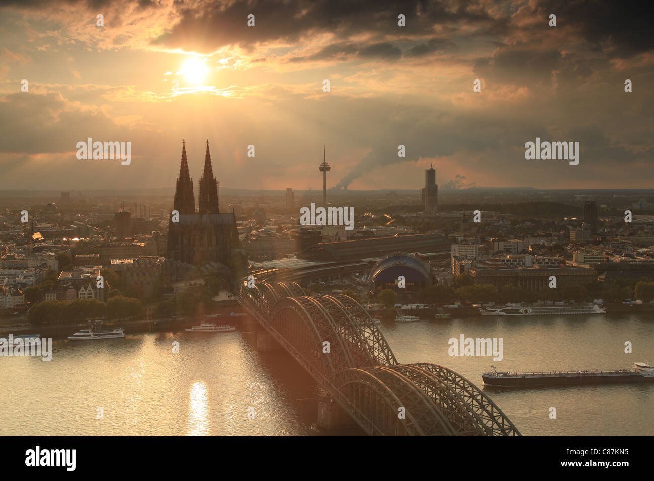 Cologne skyline at sunset hi-res stock photography and images - Alamy