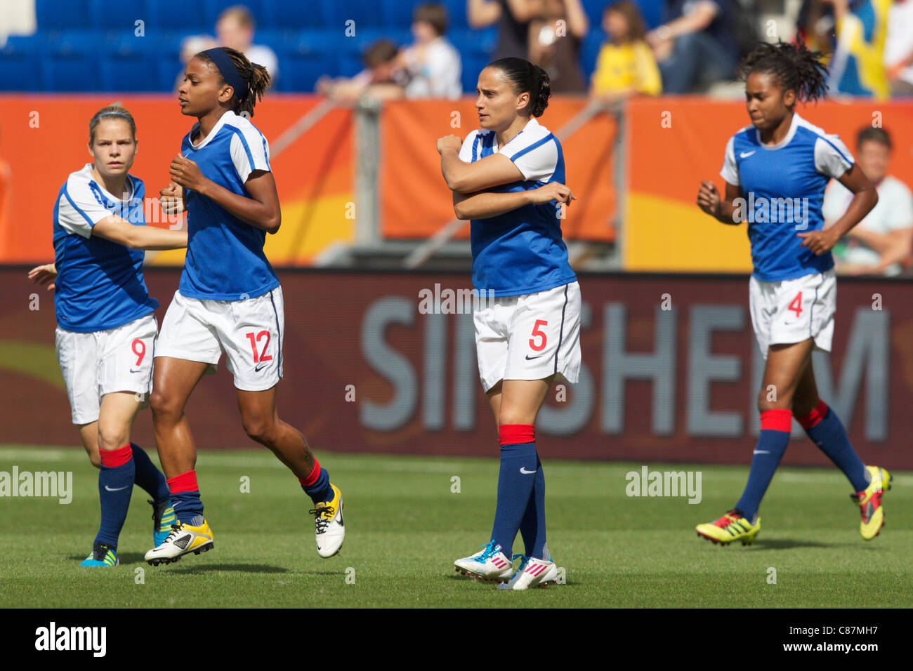 Female footballers warming hi-res stock photography and images - Alamy