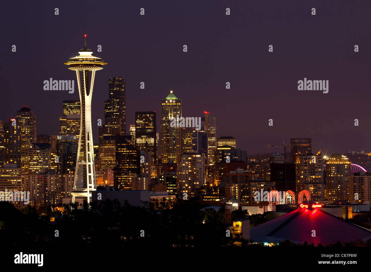 The Space Needle and Seattle skyline lit up at night Stock Photo - Alamy