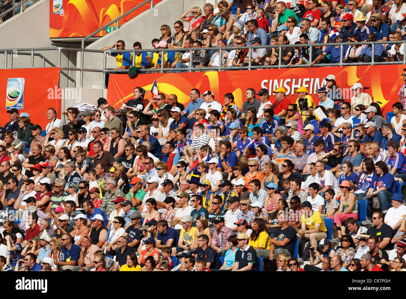 Spectators stadium hi-res stock photography and images - Alamy