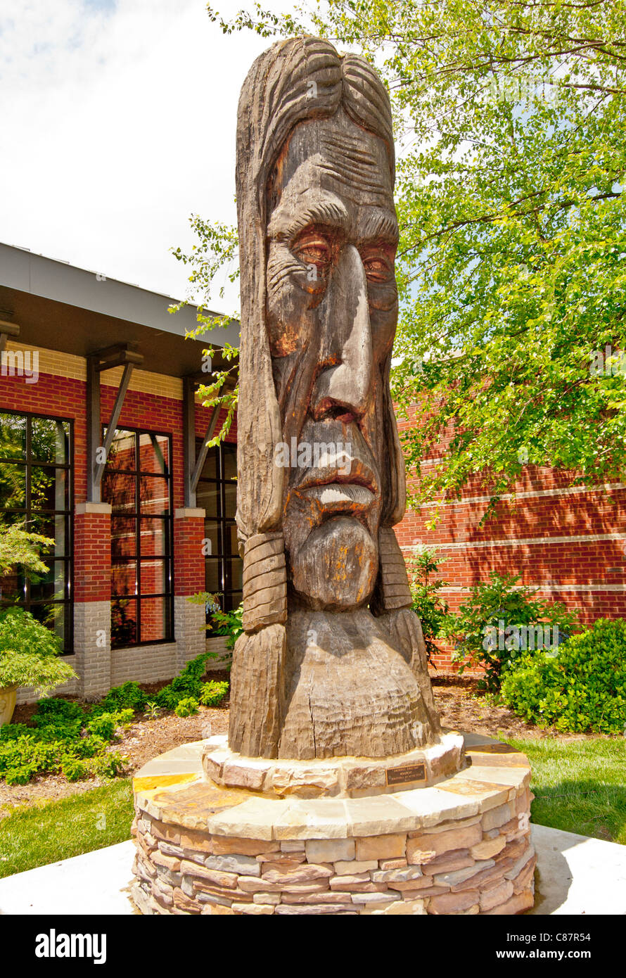 "Cherokee Chieftain" carved from an oak tree (damaged by lightning) by ...