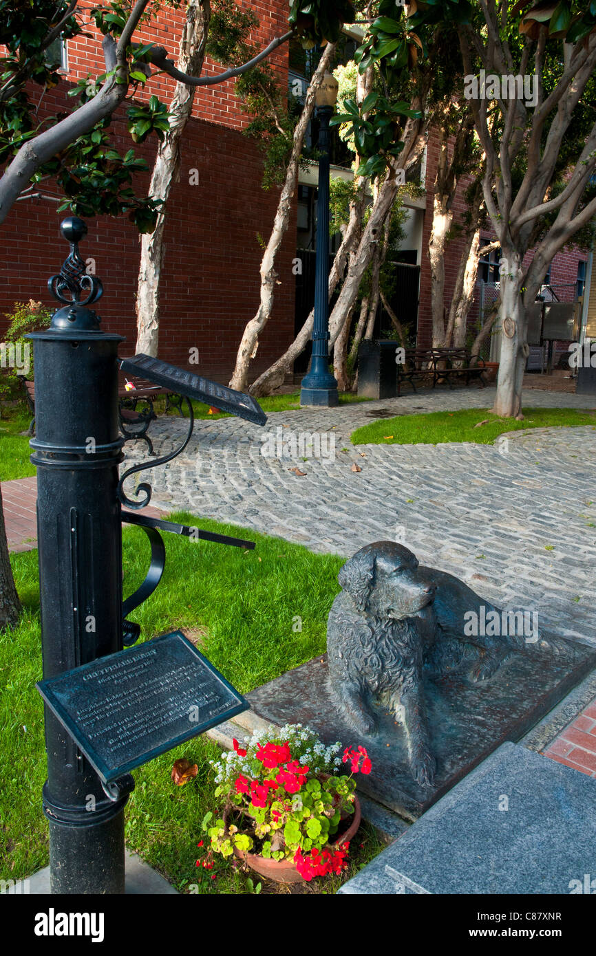 Grayfriars Bobby memorial in downtown San Diego Stock Photo - Alamy